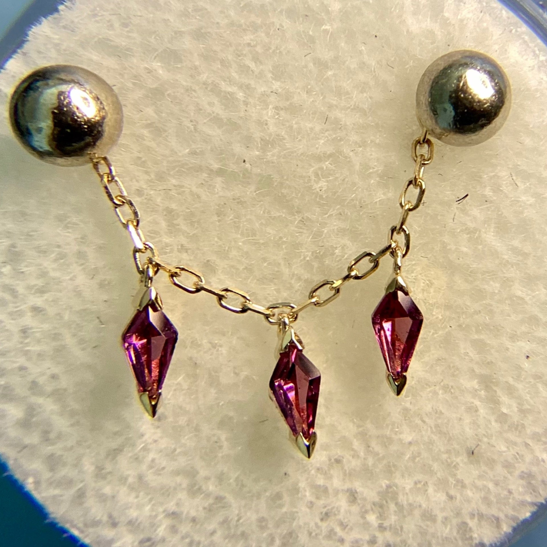 Dripping Kite Chain with Rhodolite Garnet YG Modern Mood | Bloom Body Art